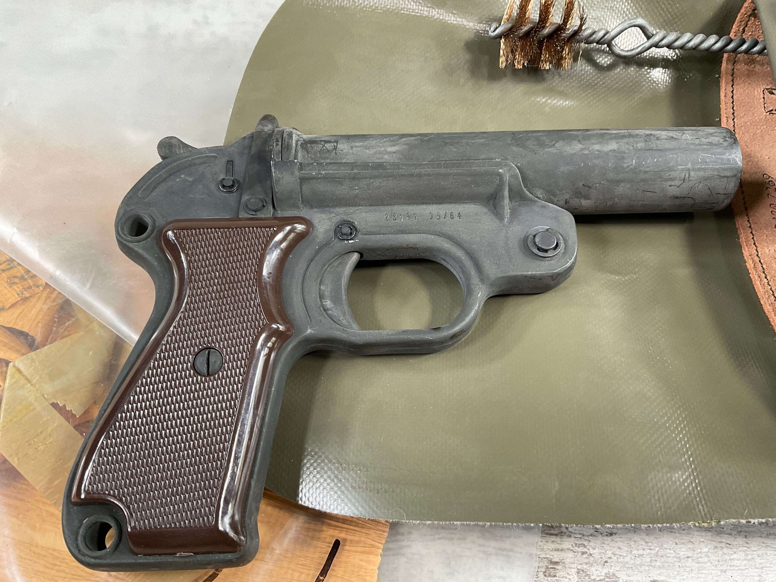 GERMAN GECO LP2 FLARE PISTOL 26.5mm W/CASE - Checkpoint Charlie's