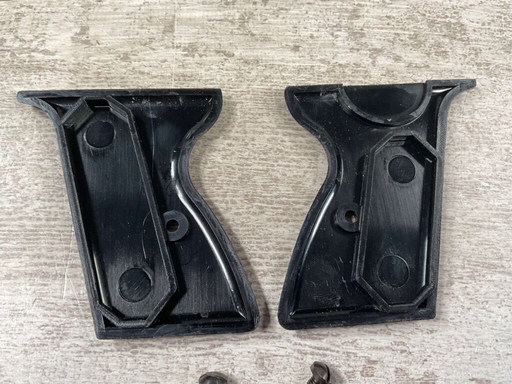 MAUSER HSC POSTWAR BLACK PLASTIC GRIPS #3-03114 - Checkpoint Charlie's