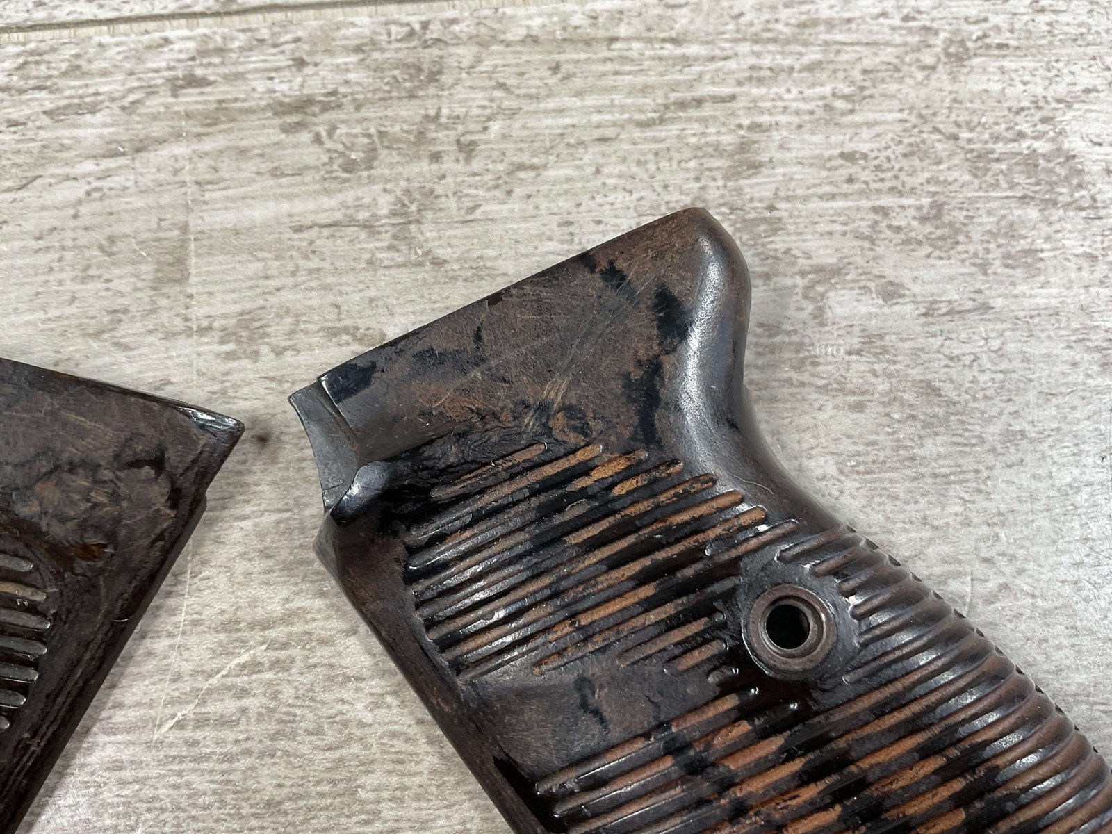 AEG P38 WWII BAKELIT PLASTIC GRIPS #3-03112 - Checkpoint Charlie's