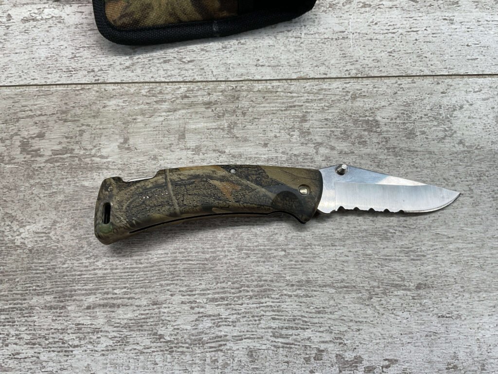 2002 BUCK 450 PROTEGE CAMO SERRATED LOCKBACK POCKET KNIFE WITH SHEATH ...