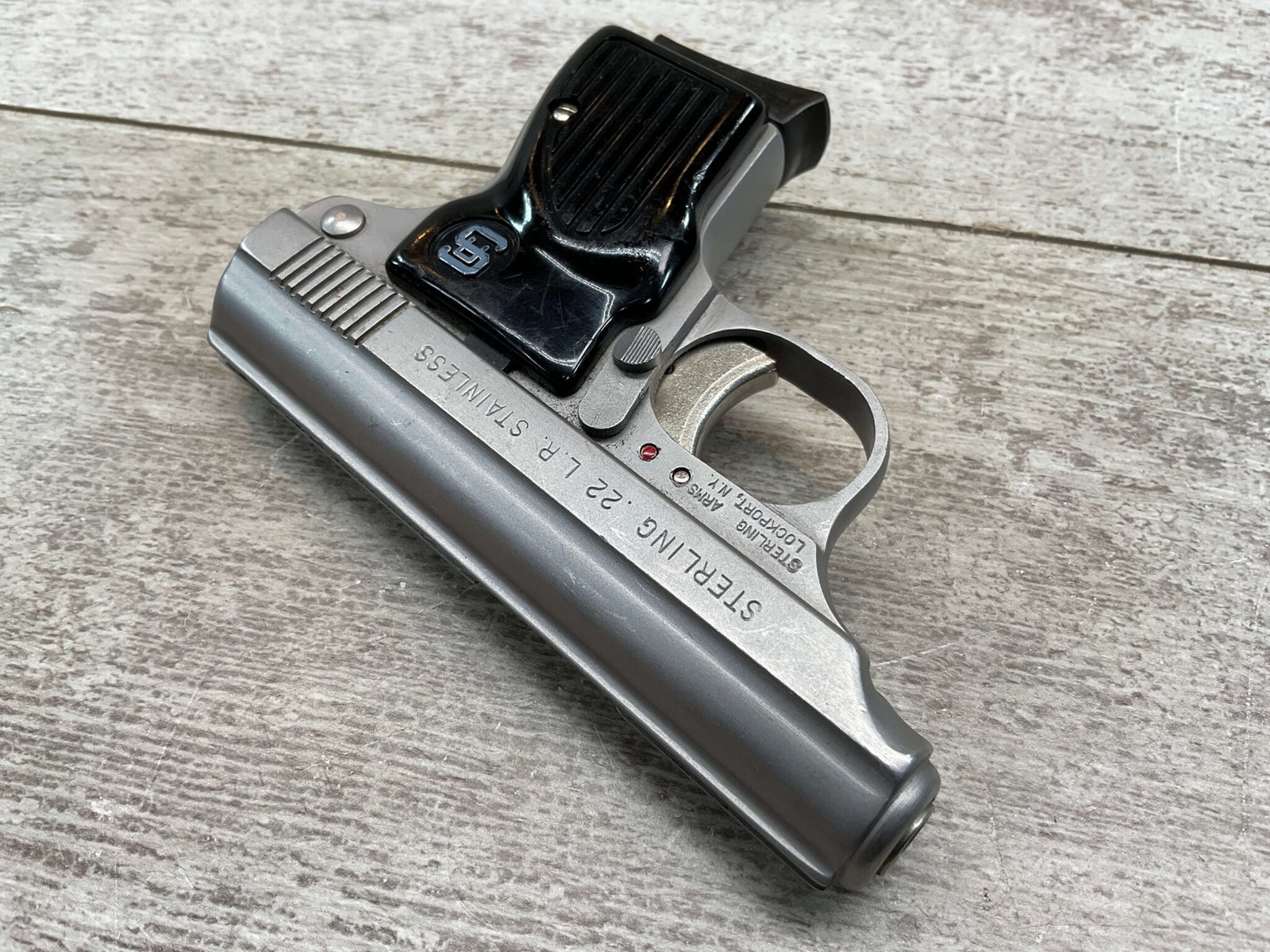 STERLING ARMS .22LR MODEL 302 VEST/POCKET PISTOL