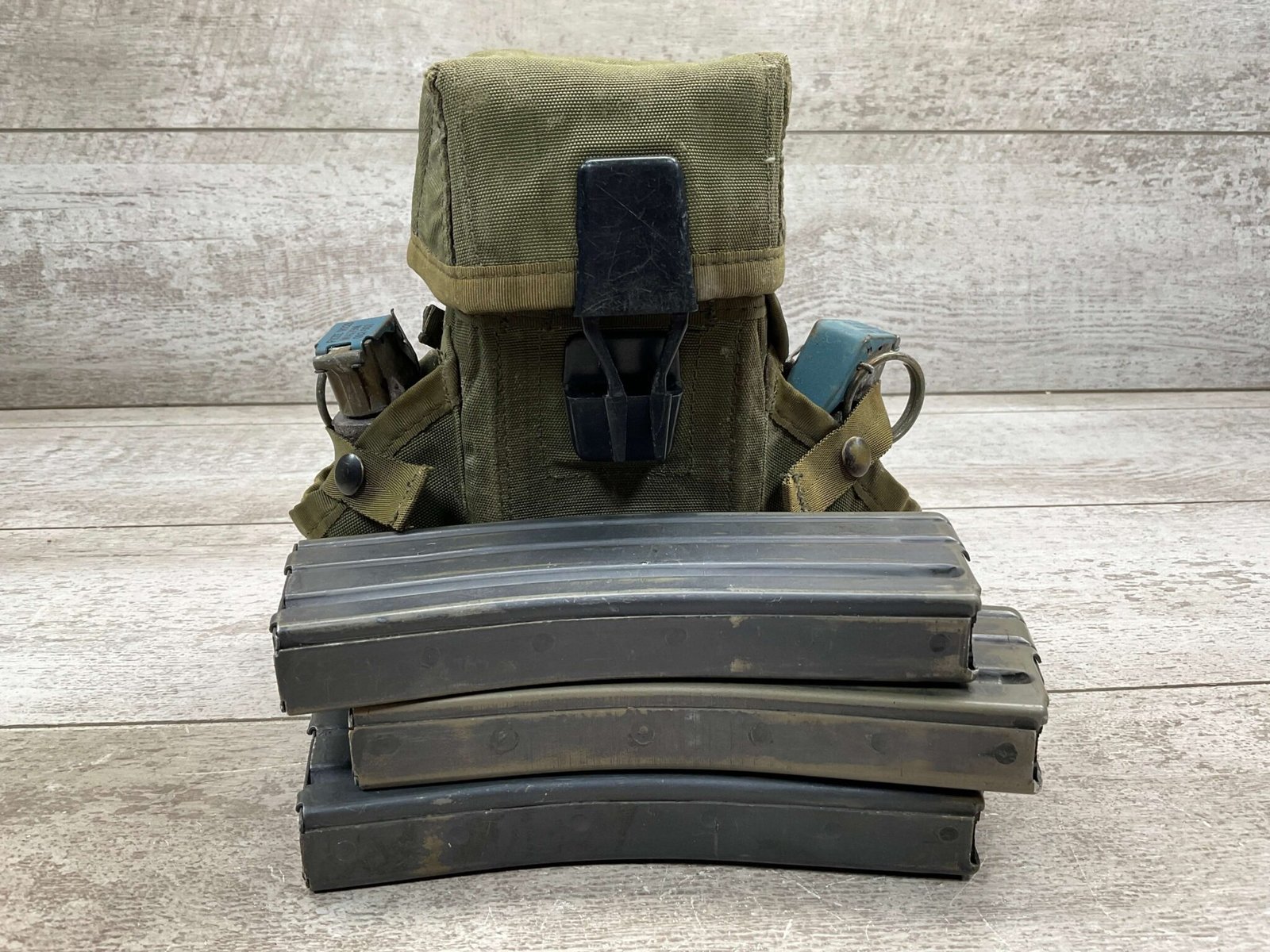 U.S. VIETNAM ERA M16 MAGAZINE & GRENADE POUCH, CONTAINS 3 MAGS & 2 ...