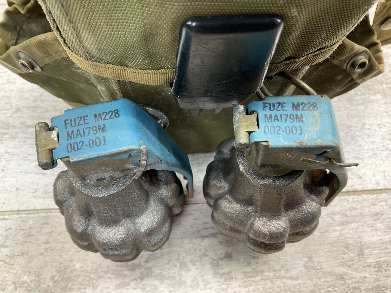 U.S. VIETNAM ERA M16 MAGAZINE & GRENADE POUCH, CONTAINS 3 MAGS & 2 ...